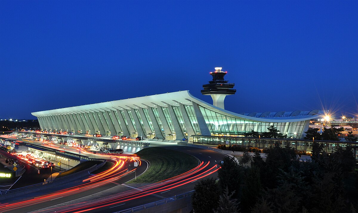 Dulles Airport Crash Injures 18 Passengers After Mobile Lounge Collision